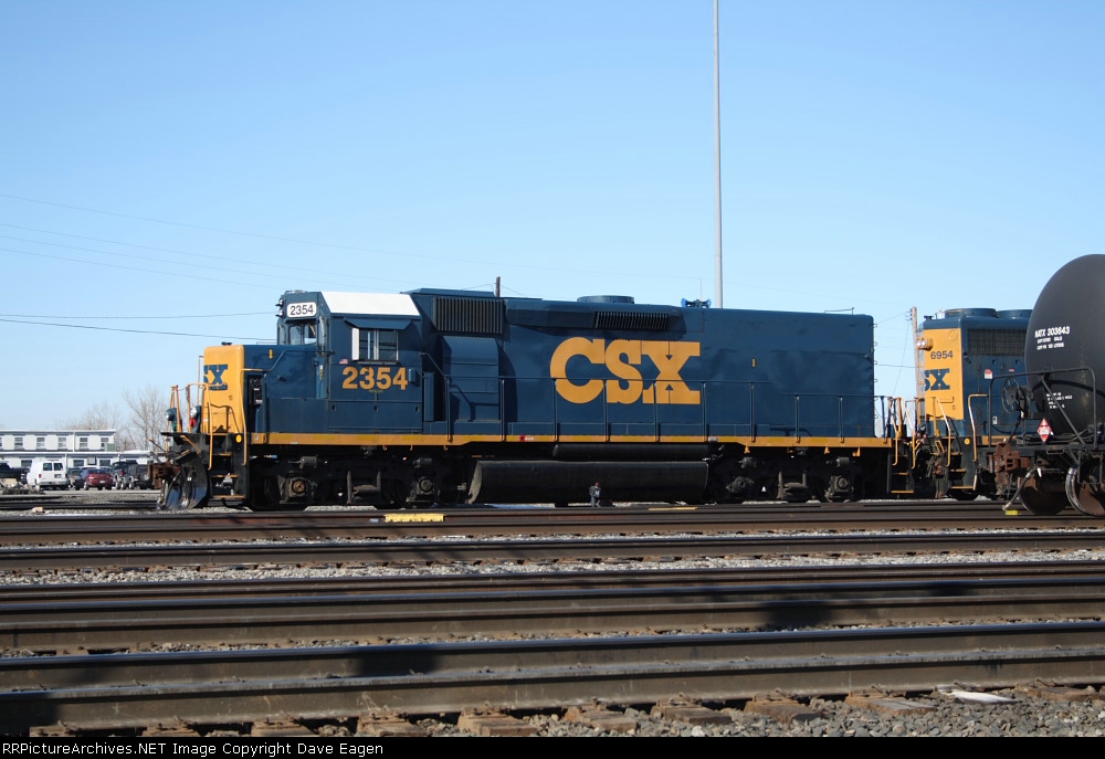 CSX 2354 at CSX's Frontier Yard
